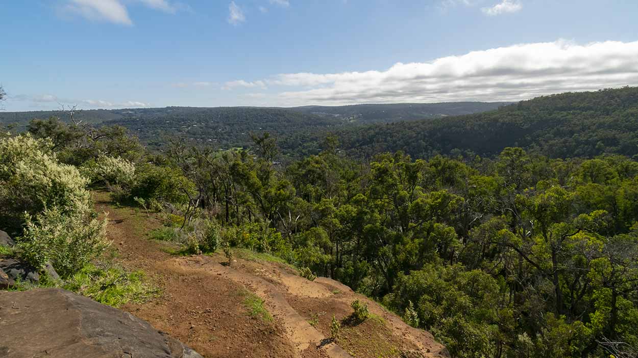 Hiking Northern Wungong Regional Park and Armadale Settlers Common ...