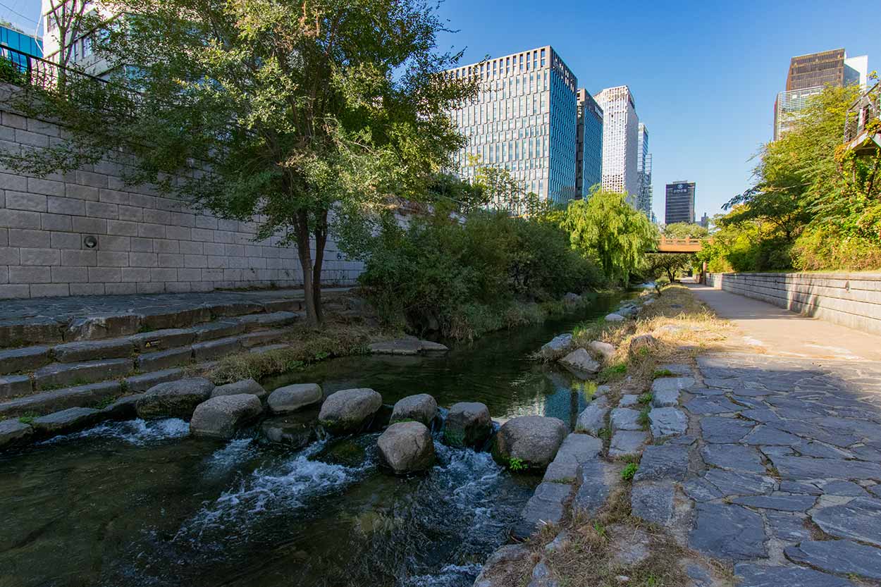 Walking along Cheonggyecheon Stream: A photograph from Cheonggyecheon ...