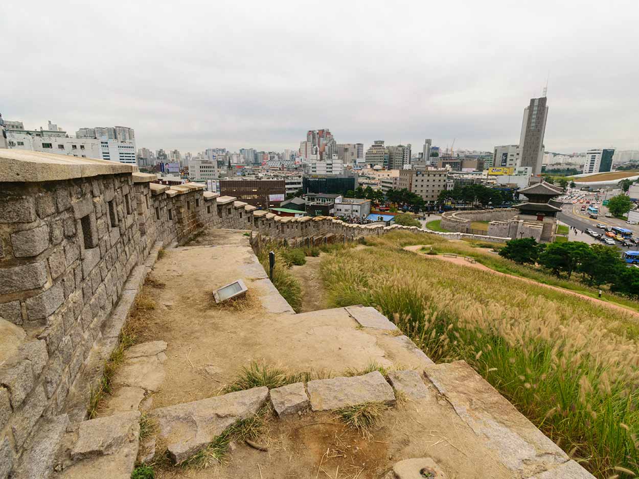 Walking the Seoul City Wall (Hanyangdoseong): Naksan and Baegak ...