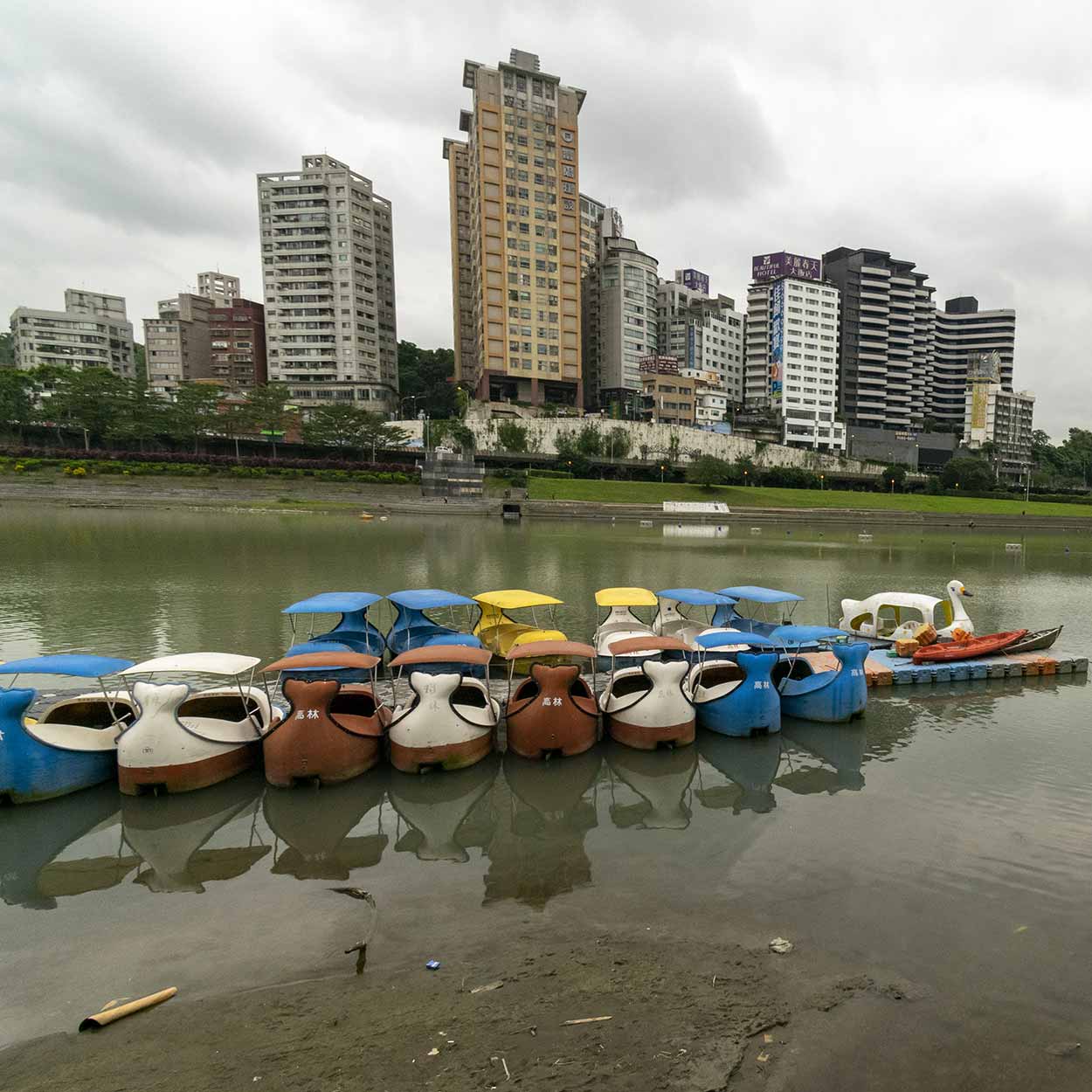 A Walk Around Bitan, Taipei, Taiwan